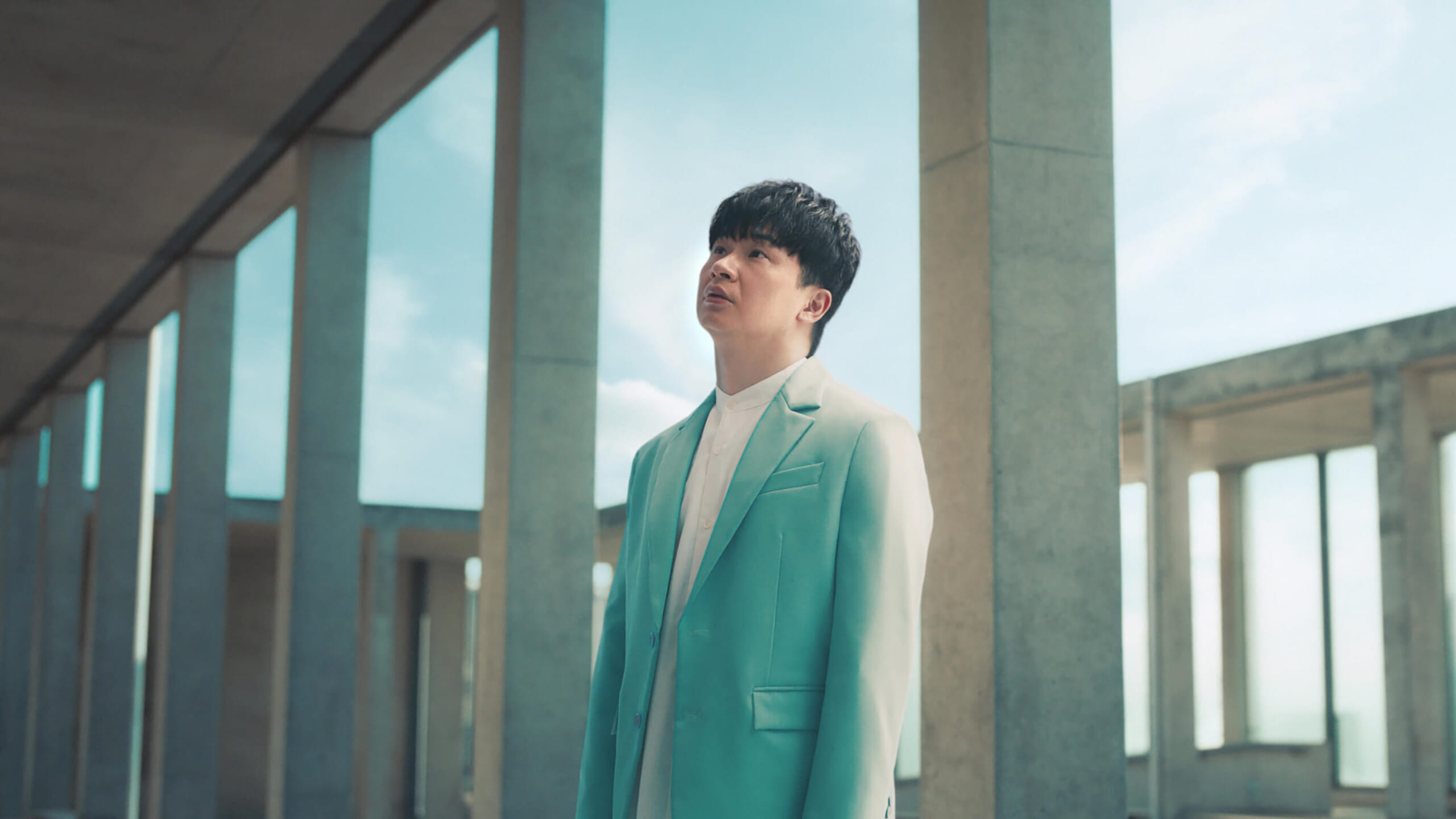 日経電子版CM 2024初割キャンペーン 「動く時期？」篇 - Work - TYO